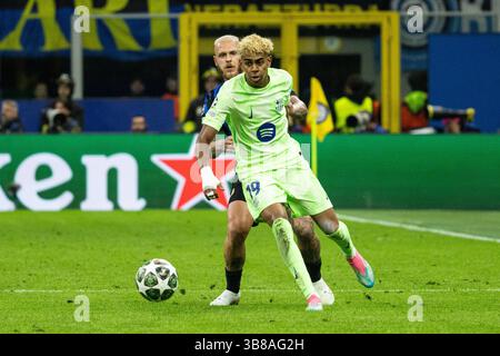 Lamine Yamal of FC Barcelona during the La Liga EA Sports match between ...