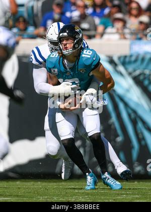 Indianapolis Colts defensive tackle DeForest Buckner (99) tackles ...