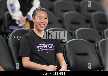 Golden State Valkyries' Kaitlyn Chen (2) celebrates her basket and a ...