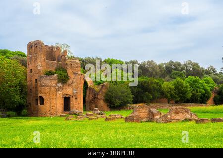 Towers in the South side of the circus - Villa of Maxentius ...