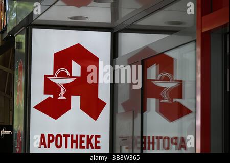 Logo, Schriftzug, Zeichen für Apotheke. Das Apotheken A mit ...