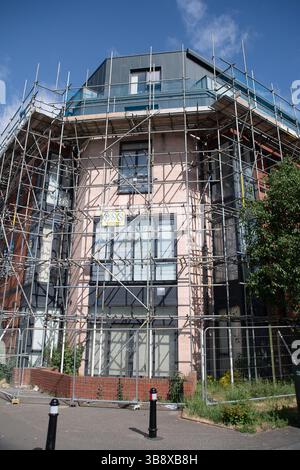 Slough, UK. 7th May, 2025. Bellway Homes are building a new development ...