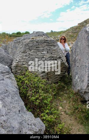Rocks at Tout Quarry Park, Isle of Portland Stock Photo - Alamy