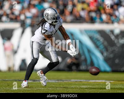 Las Vegas Raiders wide receiver Alex Bachman (81) returns a punt ...