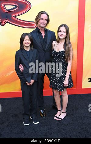 Josh Holloway mit seinen Kindern Hunter Lee und Java Kumala Holloway ...