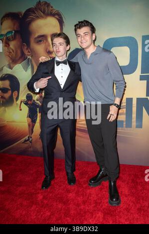 Samuel L. Pierce und James Rodriguez bei der Premiere des Kinofilms Off ...