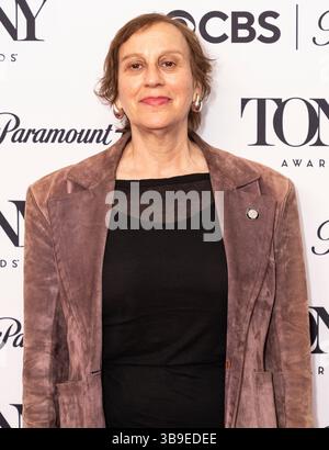 Marsha Ginsberg nominated for Best Scenic Design of a Play attends meet ...