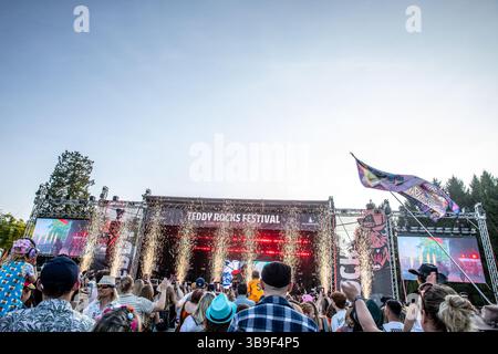 Peter Andre performing at Teddy Rocks Festival 2025. Credit: Charlie ...