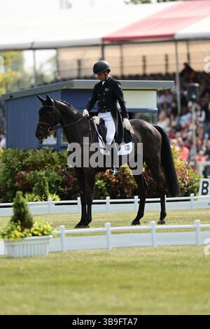 Tim Price of New Zealand with Vitali during the prize giving ceremony ...