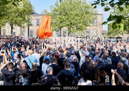 Statue of Motörhead singer Lemmy unveiled in Burslem by local sculptor ...