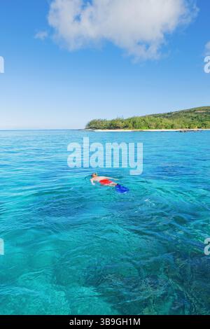 Snorkeller swimming in Fiji islands turquoise clear water, Drawaqa ...