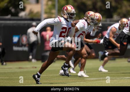 San Francisco 49ers' Upton Stout and teammates gang-tackle Los Angeles ...