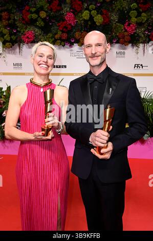 Julian R. Wagner und Melanie Raab bei der 75. Verleihung des Deutschen ...
