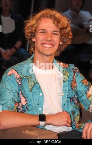 Luca Pferdmenges ist Jongleur und Social Media Influencer aus ...