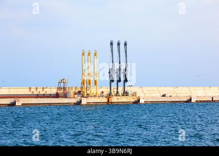 Tanker sea berth for receiving and dispensing oil Stock Photo - Alamy
