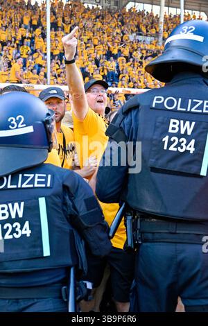 Mannheim, Germany. 10th May, 2025. Soccer: 3rd division, SV Waldhof ...