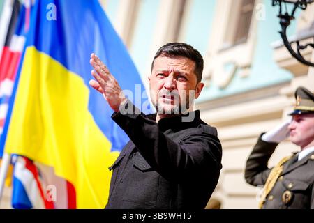 Kiew, Ukraine. 10th May, 2025. Federal Chancellor Friedrich Merz (l ...
