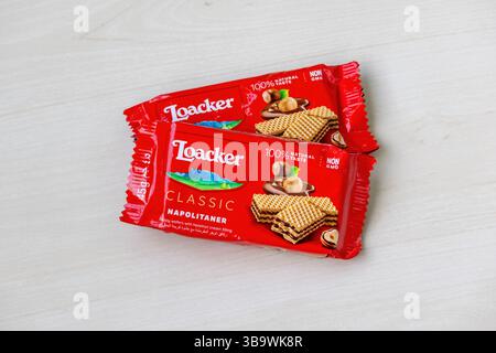 Crispy wafers with chocolate and hazelnut cream Stock Photo - Alamy