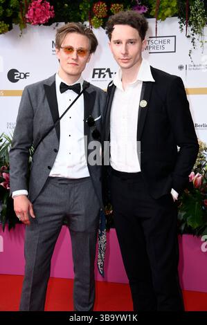 Max Schimmelpfennig und Jonathan Berlin bei der 75. Verleihung des ...