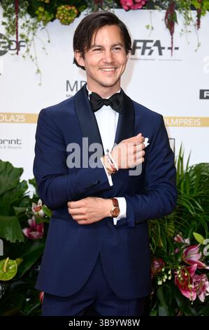 Tim Oliver Schultz bei der Verleihung vom "Deutschen Schauspielpreis ...