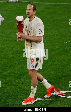 Harry Kane of FC Bayern Muenchen, Toni Kroos of Real Madrid FC Bayern ...