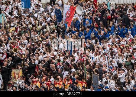 In the presence of Pope Leo XIV, Maestro Riccardo Muti conducts ...