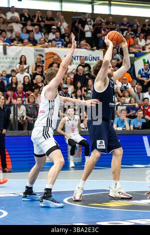 John Bryant (SYNTAINICS MBC, 54) beim Warmup vor dem Spiel der easycredit BBL easycredit BBL ...