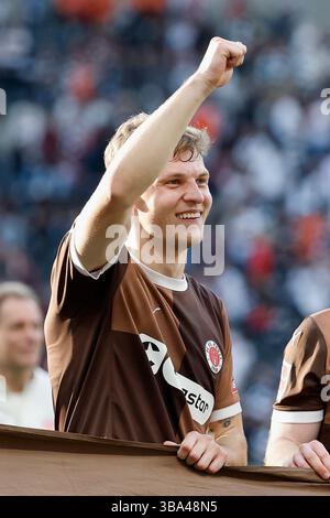 David Nemeth (FC St. Pauli, #04), Benedikt Hollerbach (1. FC Union ...