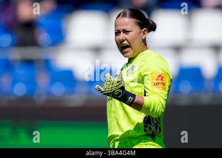 Mariella El Sherif (Torhüterin, Torwart, SV Werder Bremen, 39) am Ball ...
