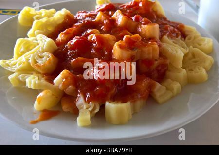 Ikea Food Restaurant. Nudeln bzw. Pasta mit Tomatensauce *** Ikea Food ...