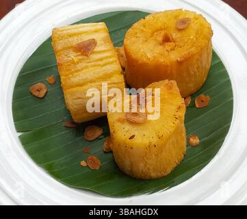 Singkong Goreng Merekah or Dee-Fried Cassava, an Indonesian dessert ...