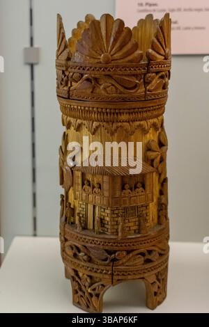 bamboo snuff box, tagalog culture, Pampanga, Luzon, 19th century, brown ...