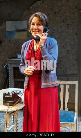 Tamsin Greig (Hester Collyer) in THE DEEP BLUE SEA by Terence Rattigan ...