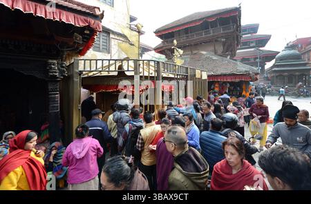 Puja prayers at Shree Suryamukhi Mahadev Temple in Basantapur ...