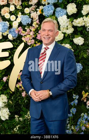 Debra OConnell, Dana Walden, Sam Champion, George Stephanopoulos ...