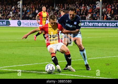 DEVENTER - Sam Kersten of SC Heerenveen, Søren Tengstedt of Go Ahead ...