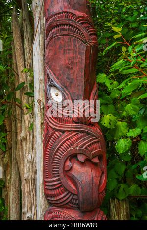 Maori carvings in Te Parapara Garden, Hamilton Gardens, Hamilton, North ...