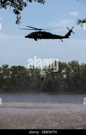 Members of the Tennessee Helicopter Aquatic Rescue Team (TN-HART ...