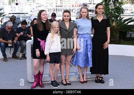 Laeni Geiseler, Hanna Heckt, Lena Urzendowsky, Susanne Wuest und Luise ...