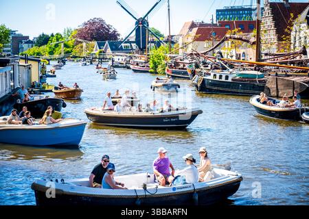 leiden, gracht, grachten, rivier, water, watersport, sloep, sloopvaren ...