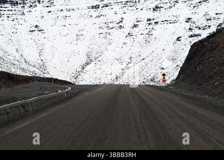 The Atigun Pass crosses the Continental Divide mountains in the far ...