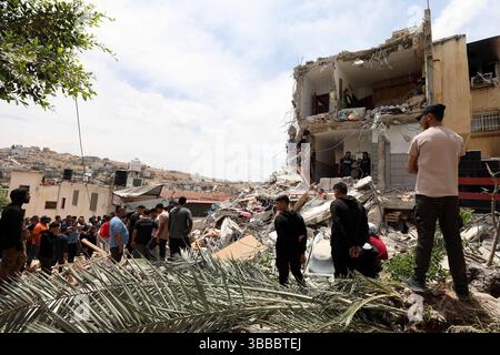 Tubas, Palestinian Territories. 15th May, 2025. Palestinians inspect ...