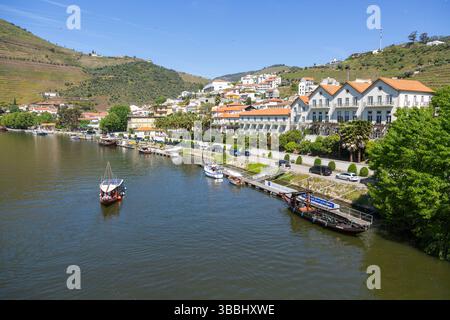 Quayside boat trips from town of Pinhao, River Douro valley, Alto Douro ...