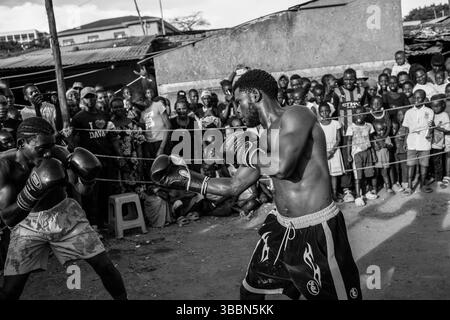 Boxing in Katanga area, Kampala, Uganda, Africa Stock Photo - Alamy