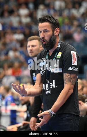 Gummersbach, Deutschland. 15th May, 2025. Felix Claar (SC Magdeburg 7 ...