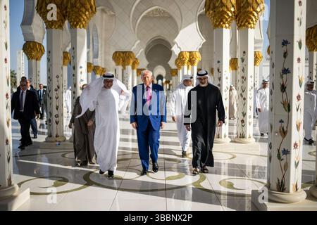 President Donald Trump tours Sheikh Zayed Grand Mosque, Thursday, May ...