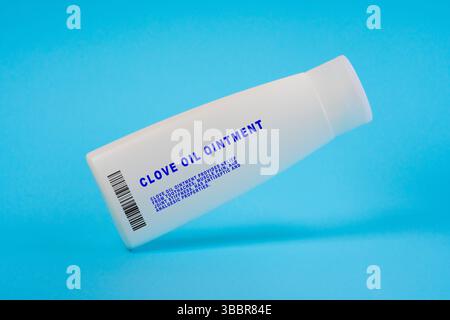 Clove Oil Ointment Provides relief from toothaches, muscle pain, and ...
