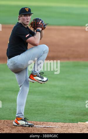 Tennessee pitcher Liam Doyle (12) throws to a batter during an NCAA ...