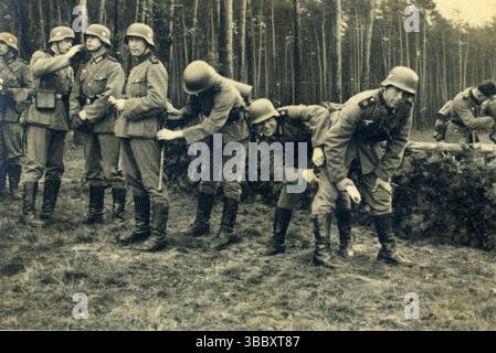 Second world war, Germany, working men of the Reich Labour Service ...