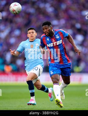 Manchester City's Claudio Echeverri, left, and Al Ain's Amadou Niang ...